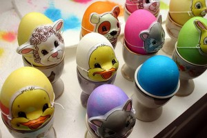 Decorating Easter Holiday Eggs