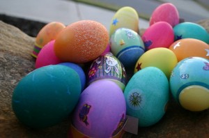 Decorating Easter Holiday Eggs