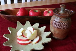 An Elegant and Creative Rosh Hashanah Table and decoration ideas