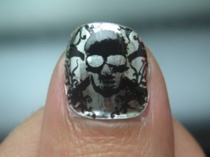 Beautiful 'Day of the Dead' Nail Art Designs