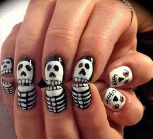 Beautiful 'Day of the Dead' Nail Art Designs