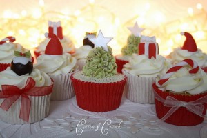 45 Easy And Creative Christmas Cupcake Decorating Ideas.
