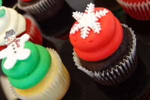 Simple and Creative Christmas Themed Cupcake Designs and Decorating Ideas