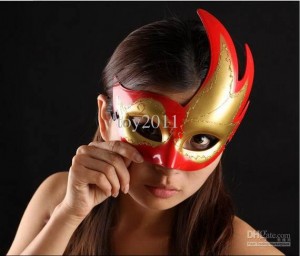 How to Make a Paper Mache Mask With a Foil Mold