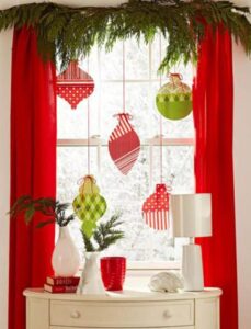Elegant Christmas Window Décor Ideas