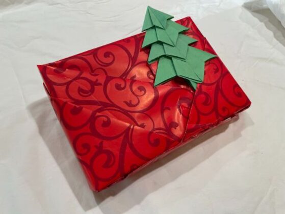 Holiday Gift Wrap Ideas That Are Creative And Easy!