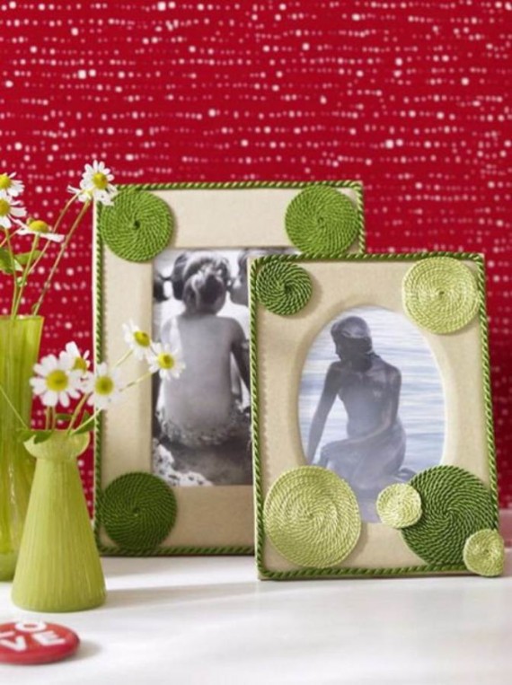 Easy DIY Photo and Picture Frame Decorating Crafts - family holiday