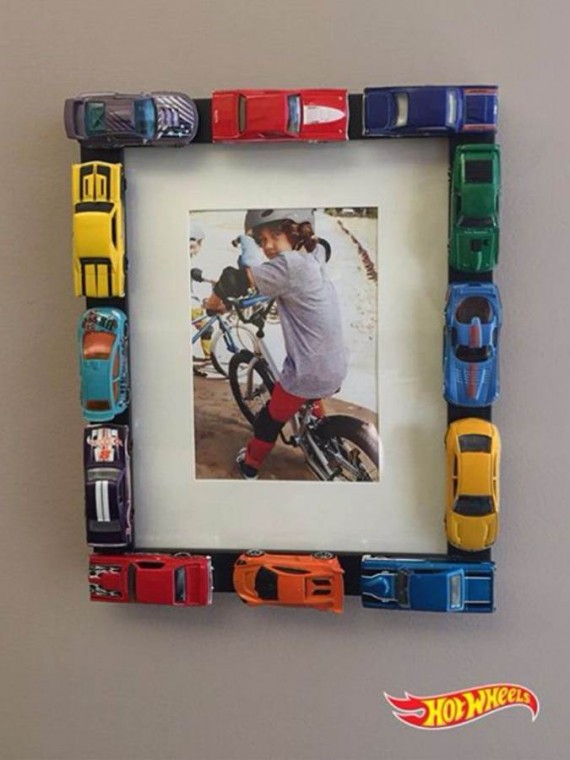 Easy DIY Photo and Picture Frame Decorating Crafts - family holiday