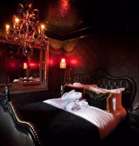 30 Spooky Bedroom Décor Ideas With Subtle Halloween Atmosphere