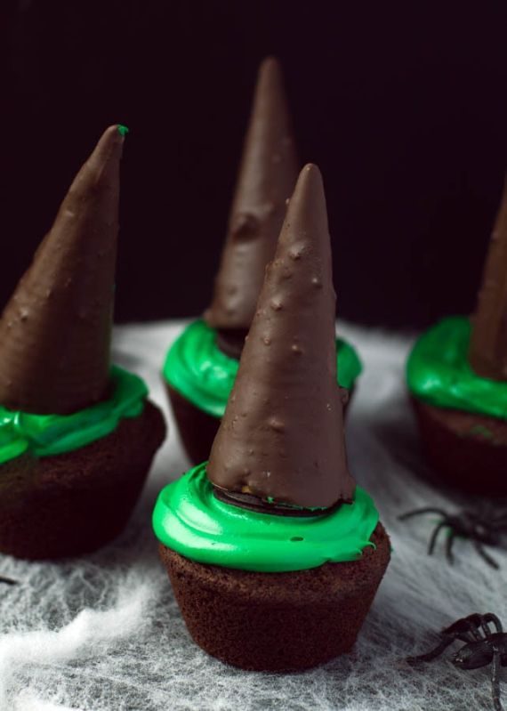 Spooky-Chocolate-Tarantula-Cupcakes | family holiday