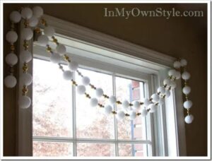 44 Cute Snowball Décor Ideas For Winter Holidays - family holiday