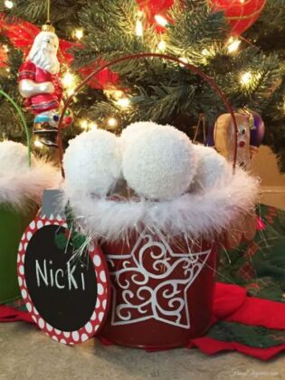 44 Cute Snowball Décor Ideas For Winter Holidays - family holiday