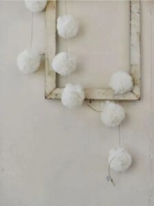 44 Cute Snowball Décor Ideas For Winter Holidays - family holiday