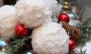 44 Cute Snowball Décor Ideas For Winter Holidays - family holiday