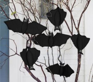 Affordable bat decorations for Halloween: DIY ideas and tips - family ...